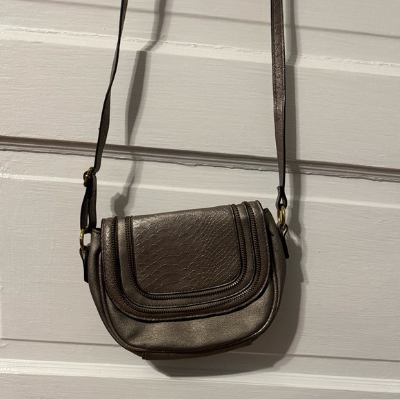 Jessica Simpson | Bags | Jessica Simpson Gold Crossbody Bag | Poshmark